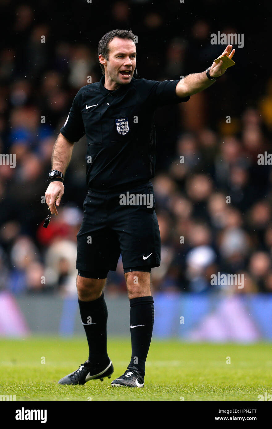 Paul tierney match referee hi-res stock photography and images - Alamy
