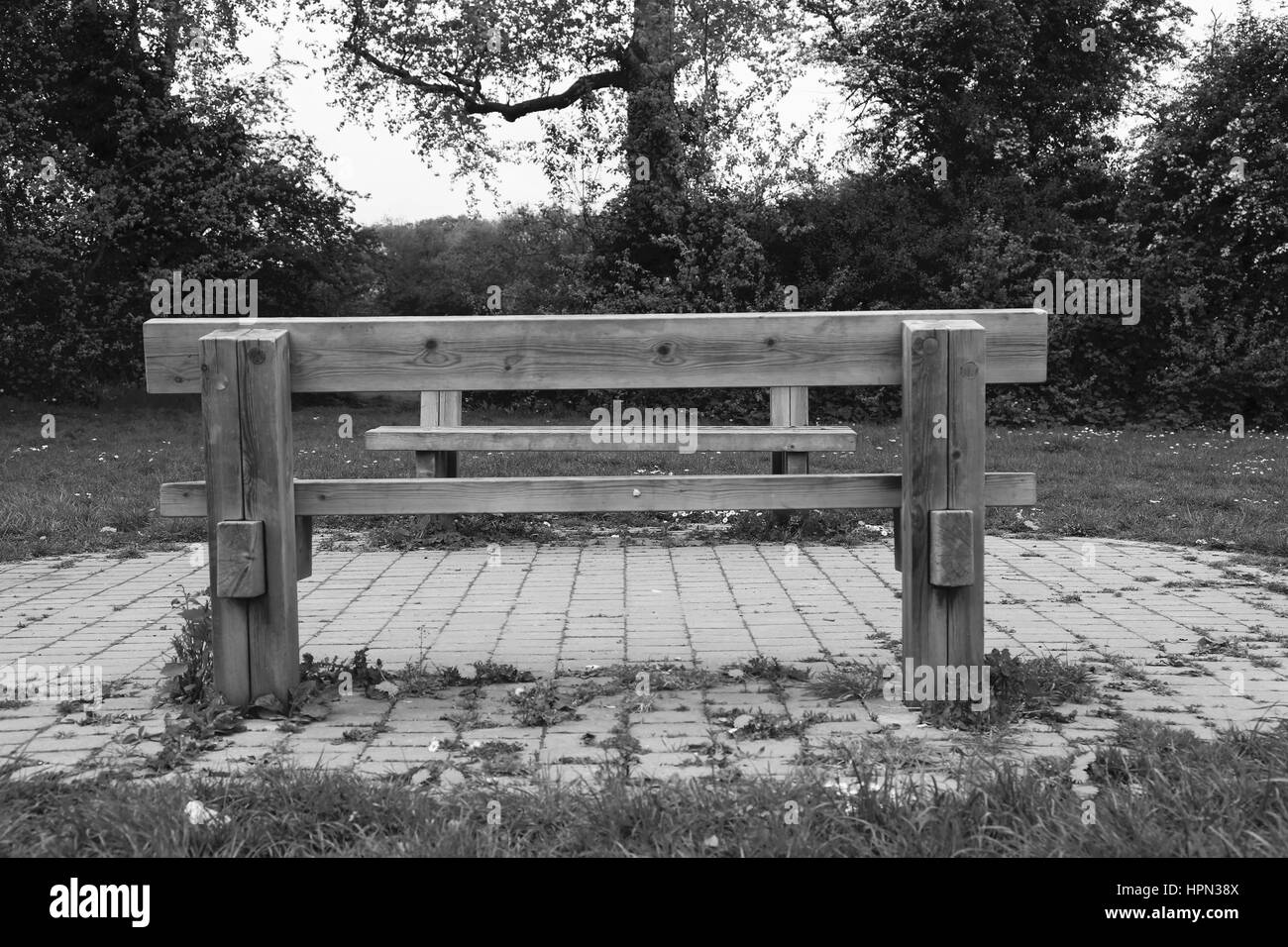 Rustic countryside bench hi-res stock photography and images - Alamy