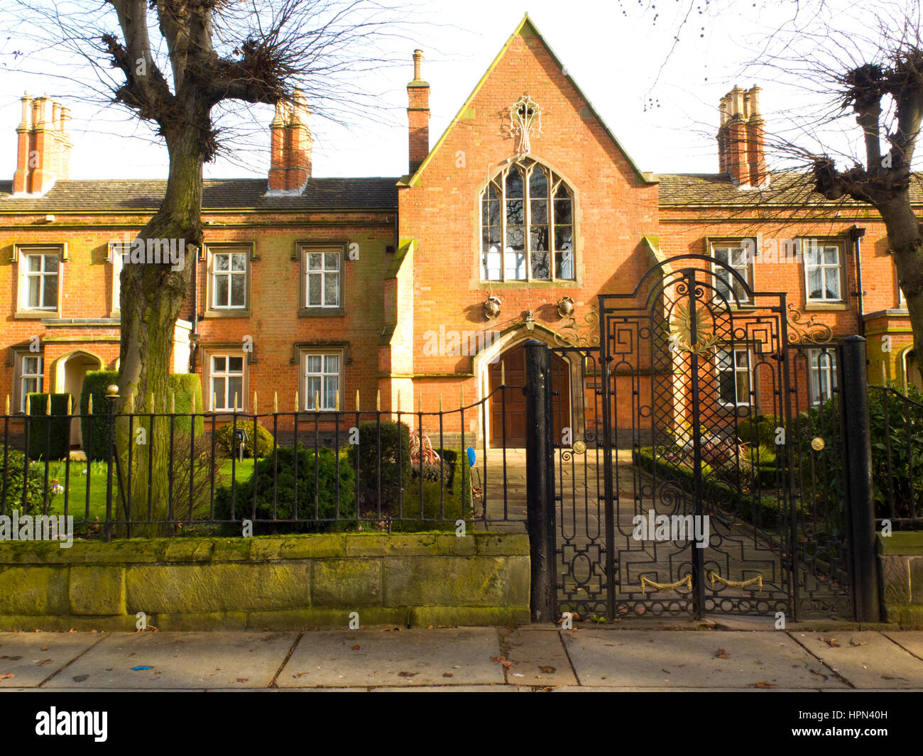 Alms houses london hi-res stock photography and images - Alamy