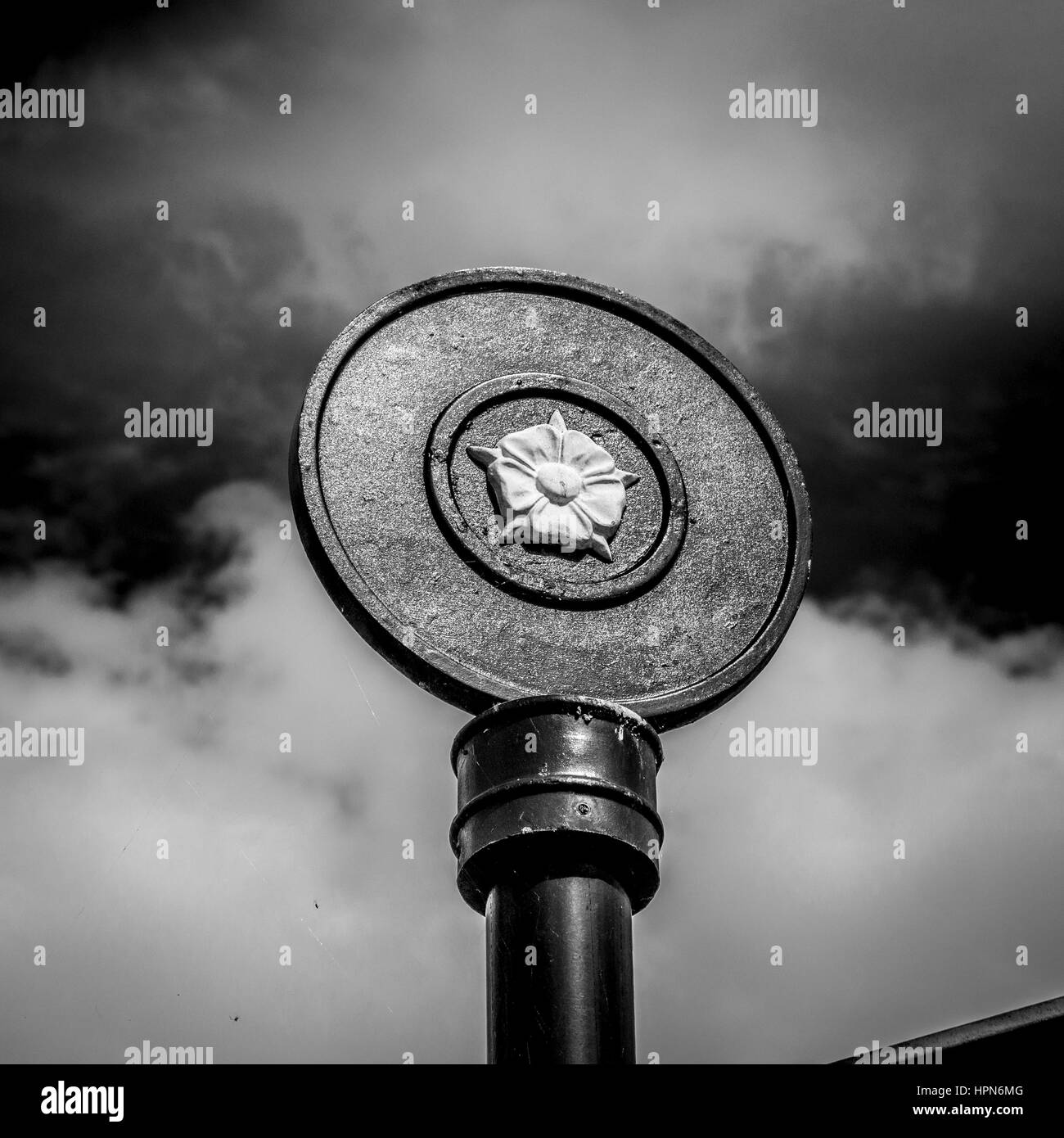 Cast iron sign hi-res stock photography and images - Alamy