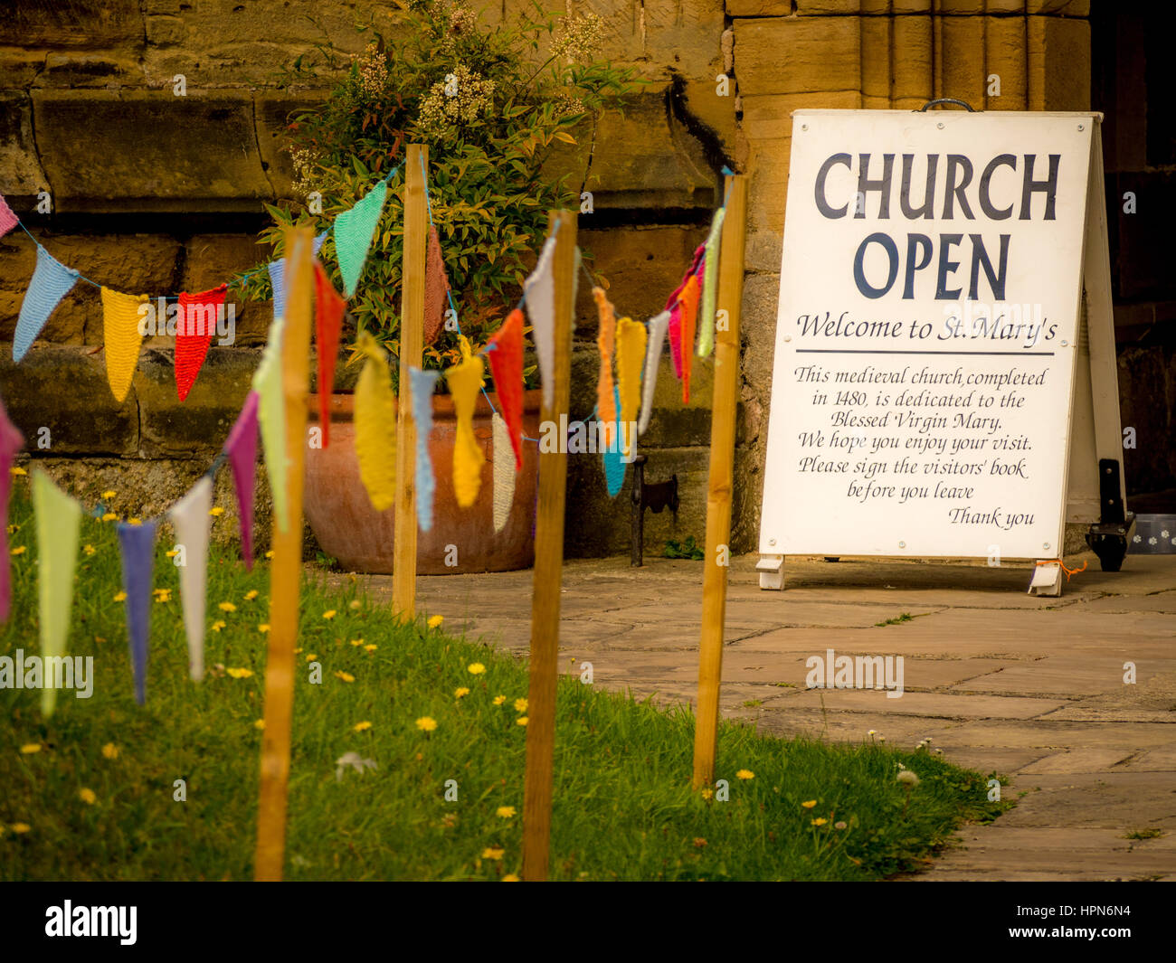 Church open sign hi-res stock photography and images - Alamy