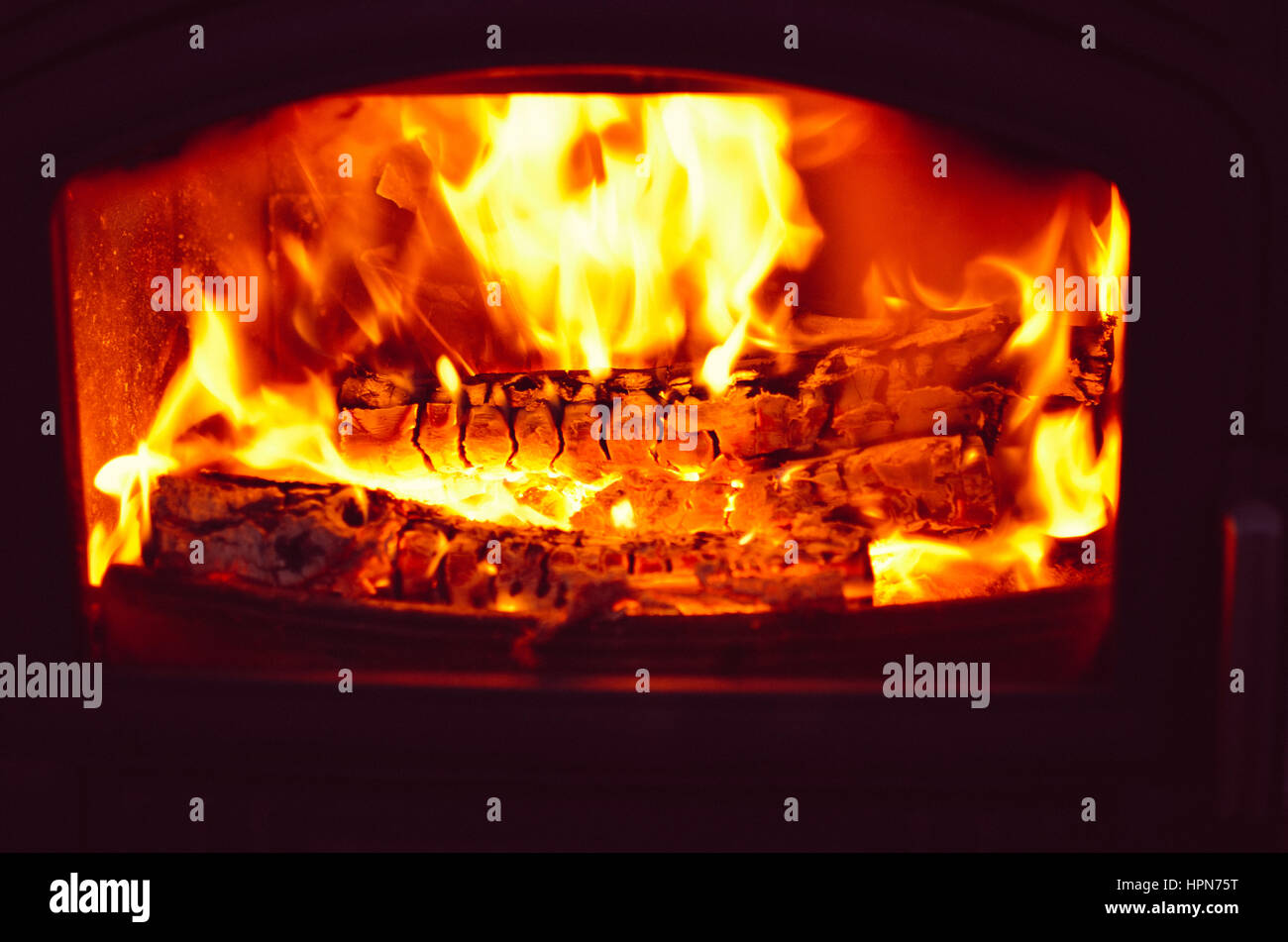 Interior log fire hi-res stock photography and images - Alamy