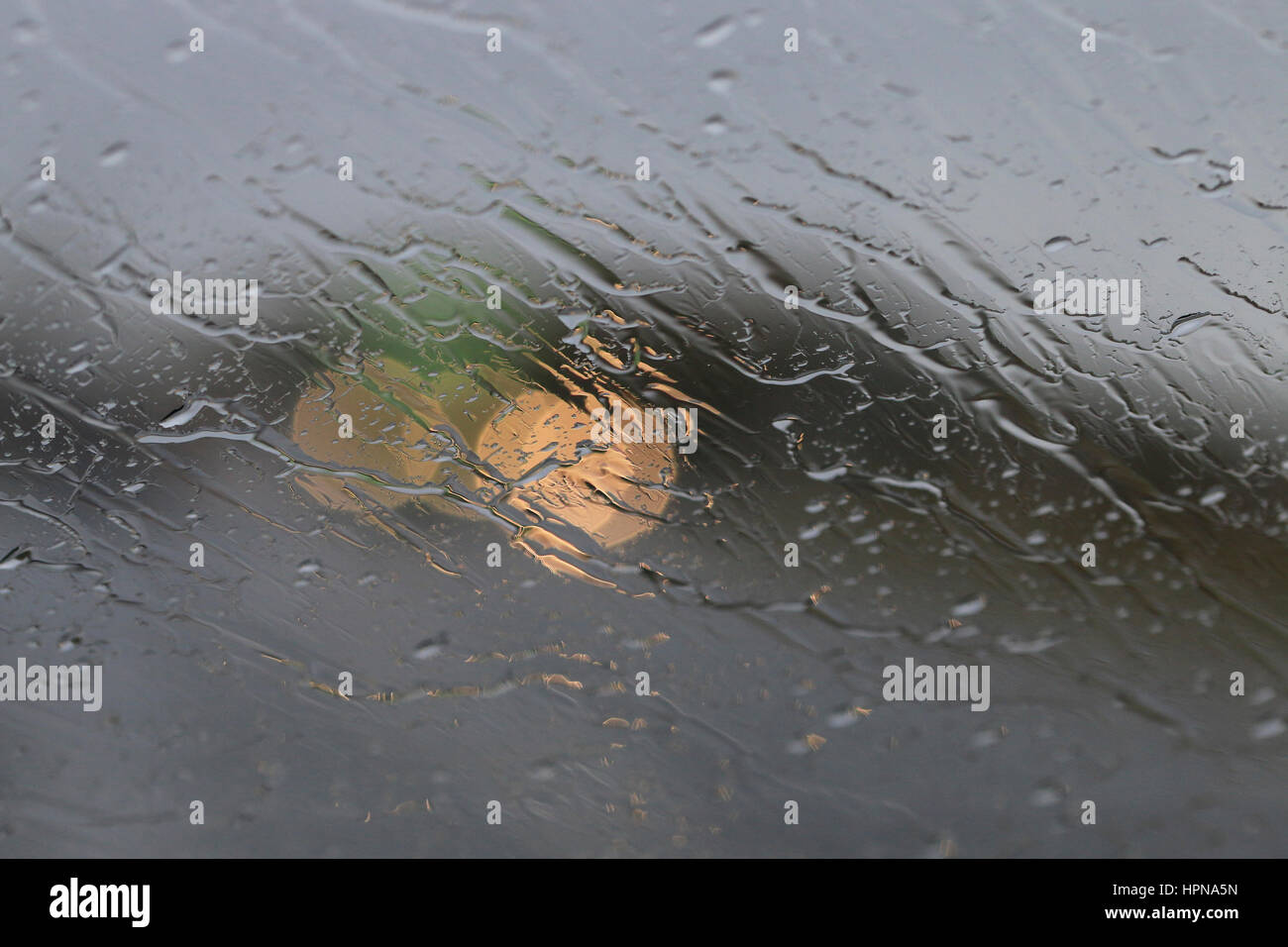 Water rivulets on glass hi-res stock photography and images - Alamy