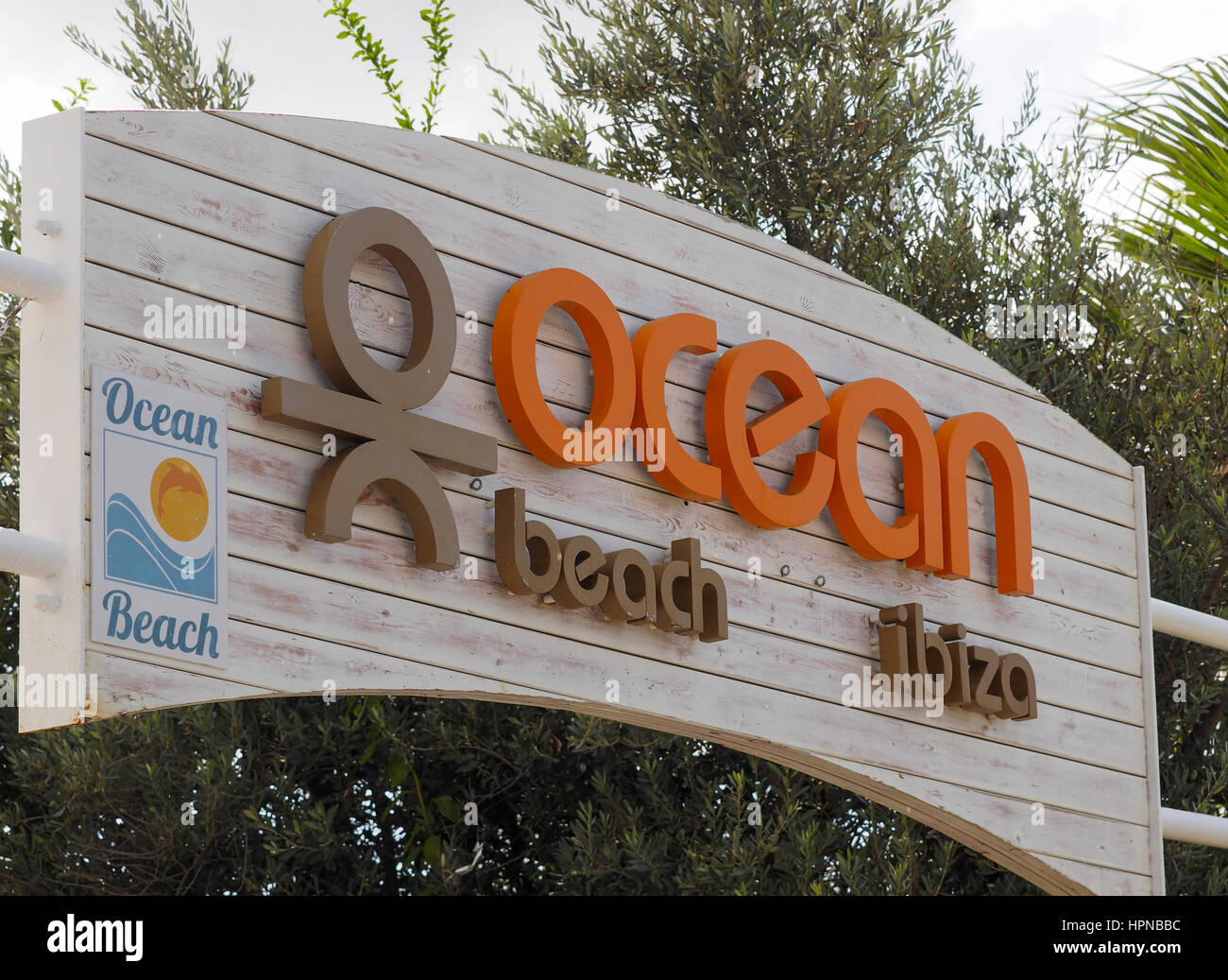GUESTS ATTENDING OCEAN BEACH BAR SAN ANTONIO IBIZA Stock Photo - Alamy