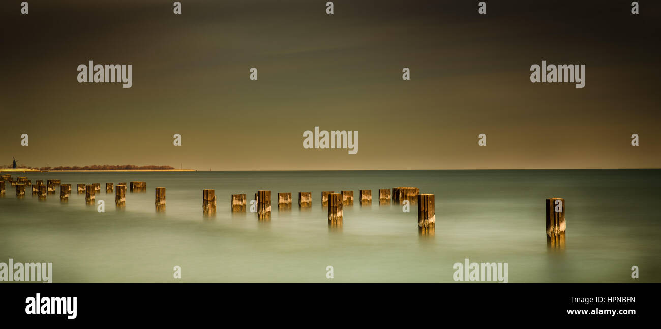 Chicago winter lakefront hi-res stock photography and images - Alamy