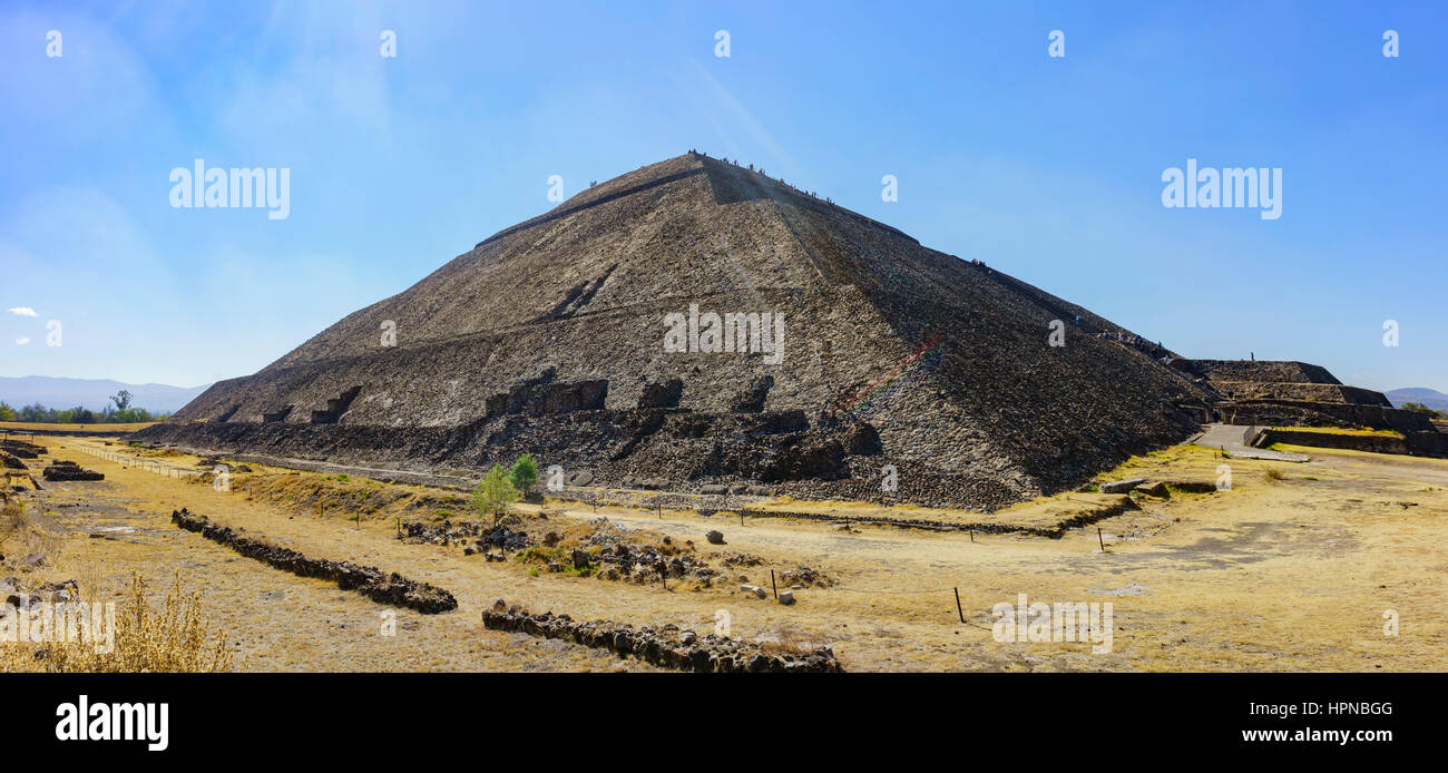 The famous and historical Pyramid of the Sun in Teotihuacan, Mexico ...