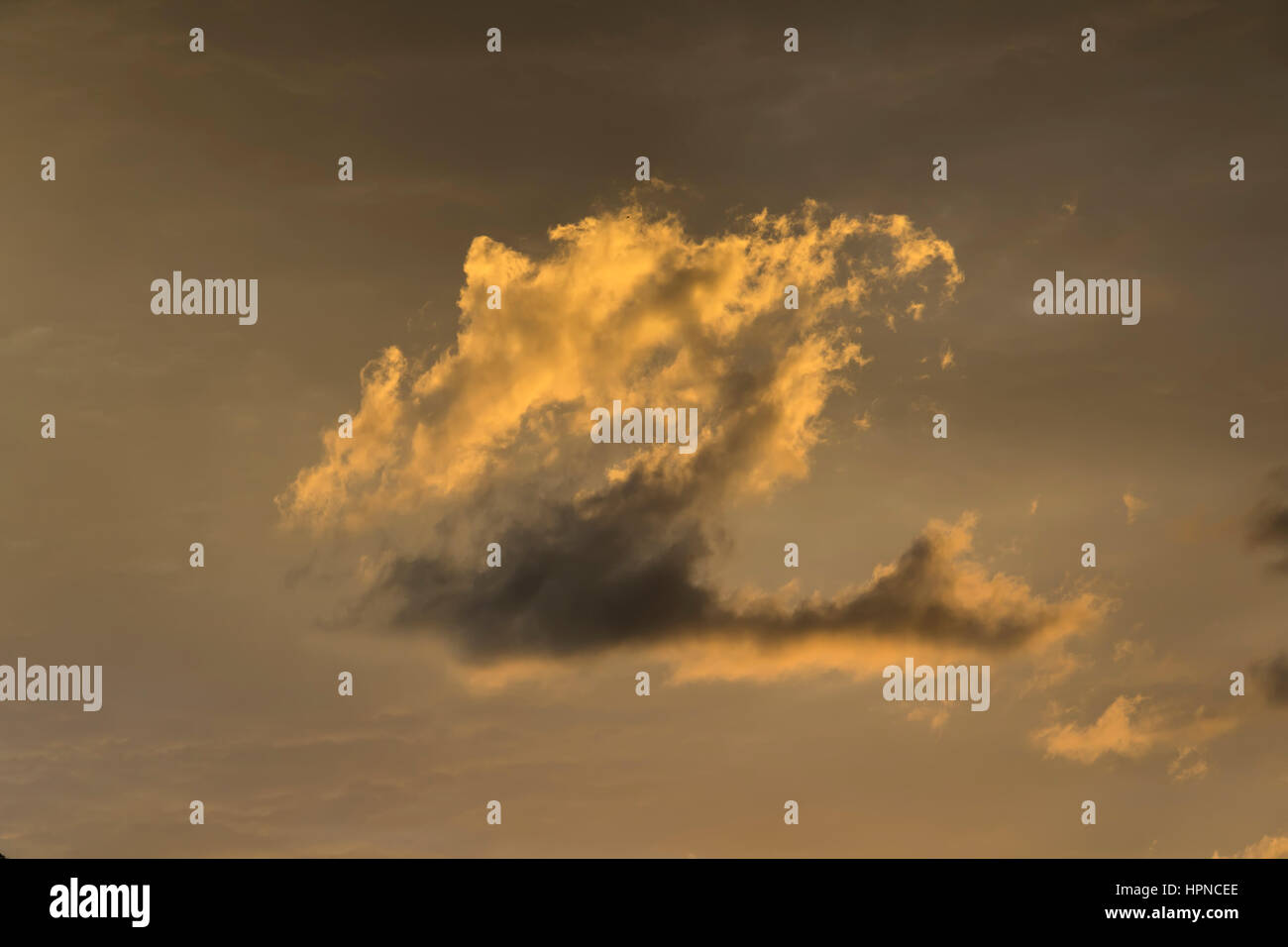 Cloud at nightfall hi-res stock photography and images - Alamy