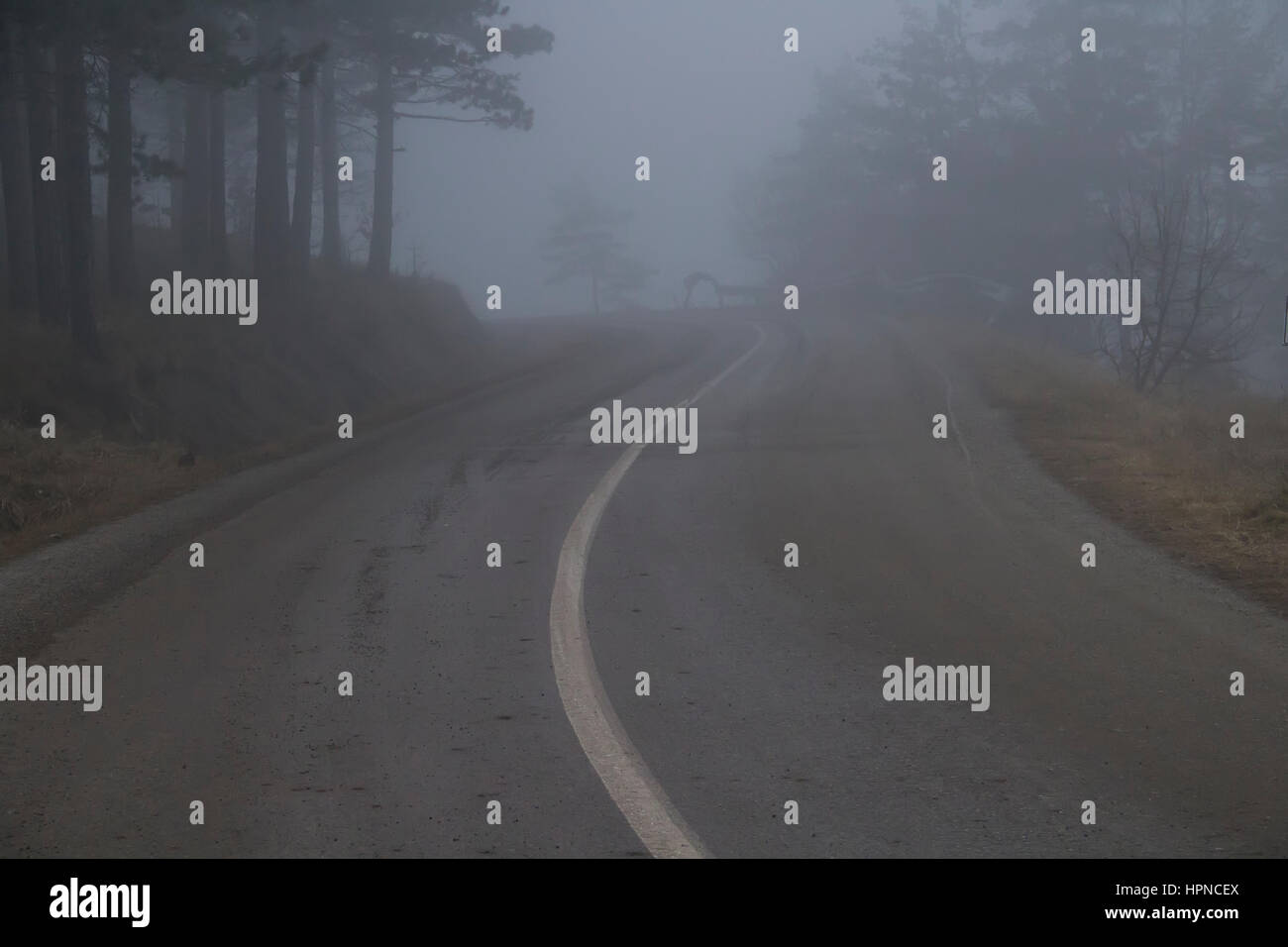 Fog on the road hi-res stock photography and images - Alamy