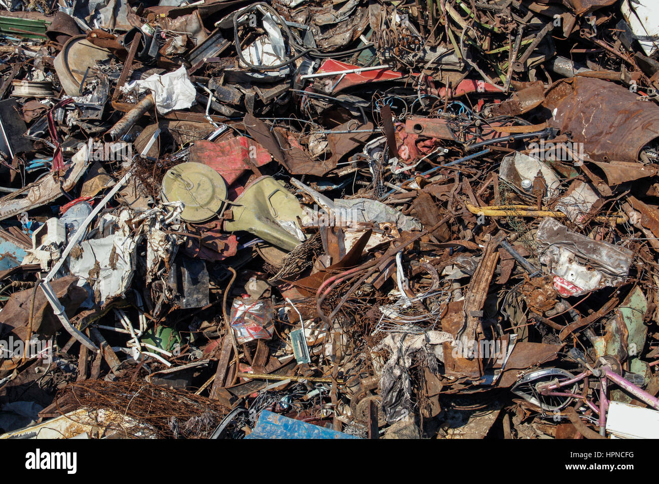 Waste junk hi-res stock photography and images - Alamy