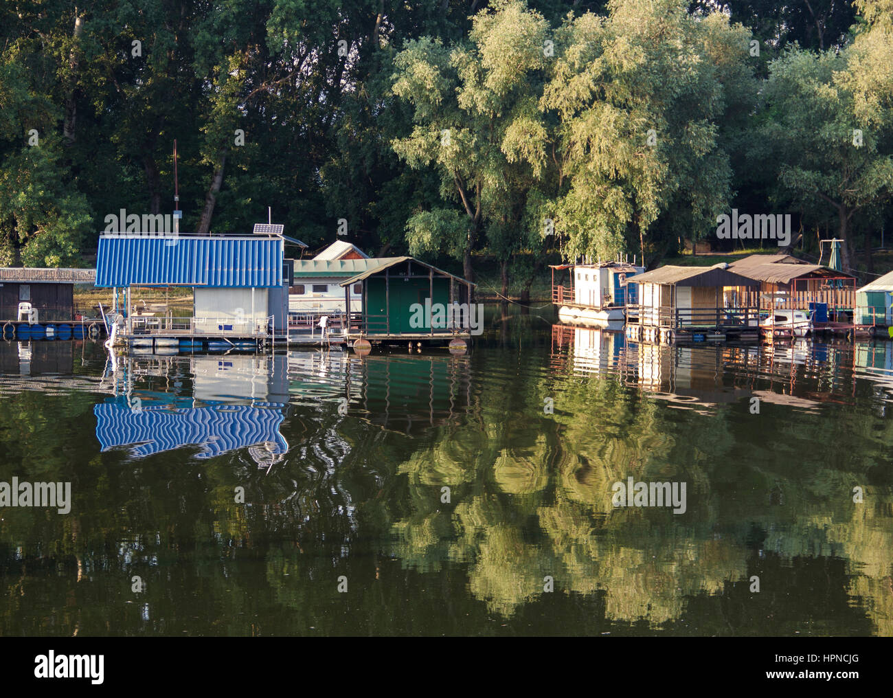 Landscape forest river horizontal hi-res stock photography and images ...