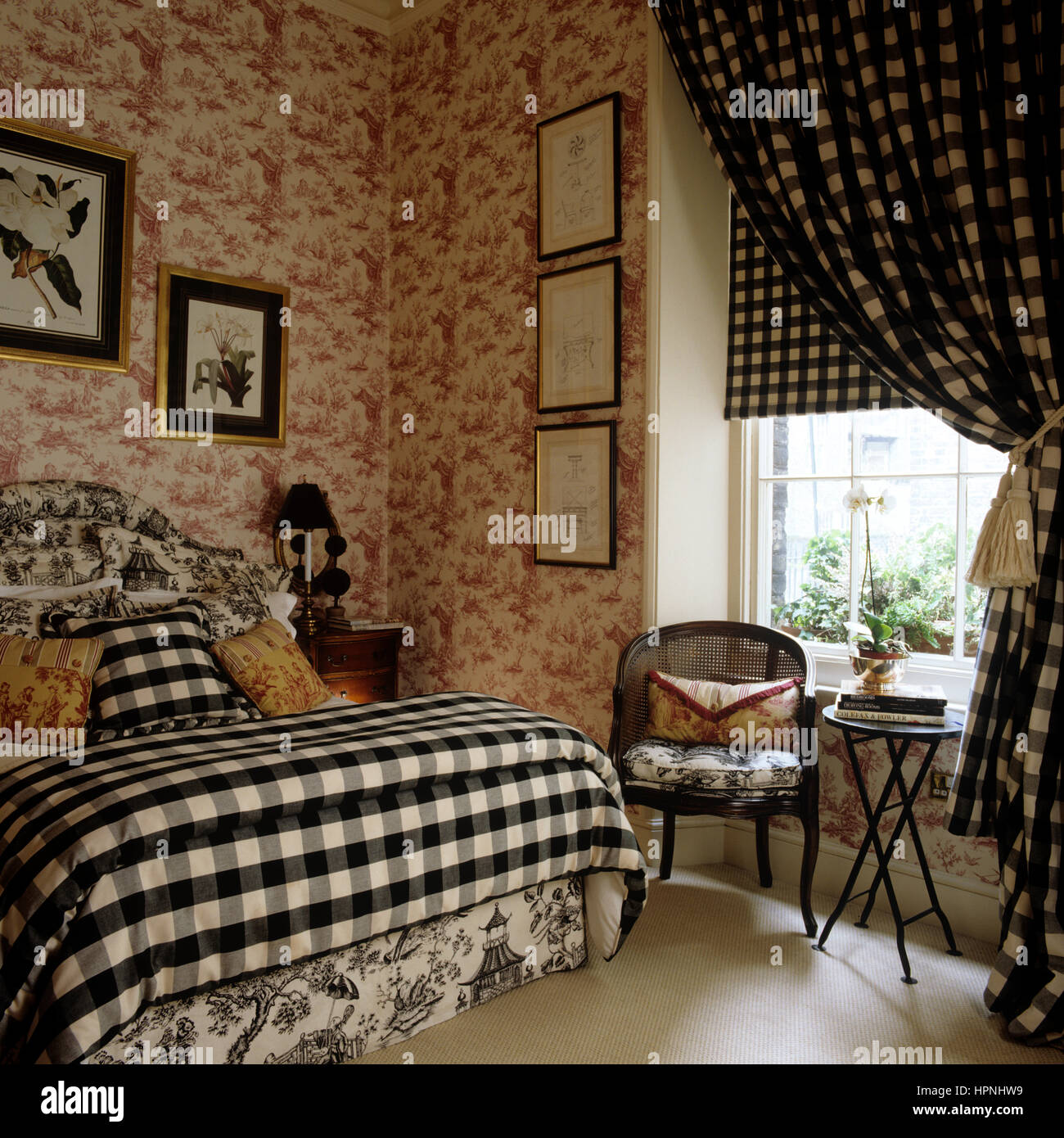 Black wallpaper patterns hi-res stock photography and images - Alamy