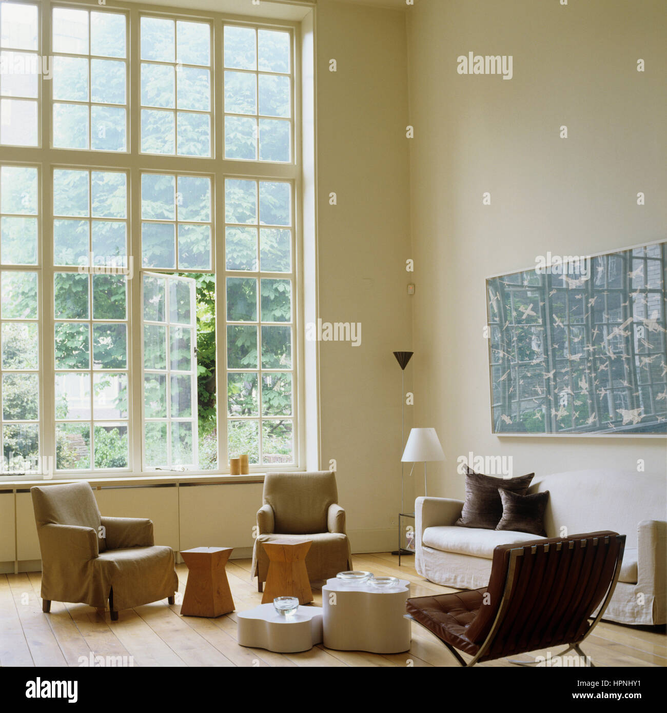 Room with modern windows hi-res stock photography and images - Alamy