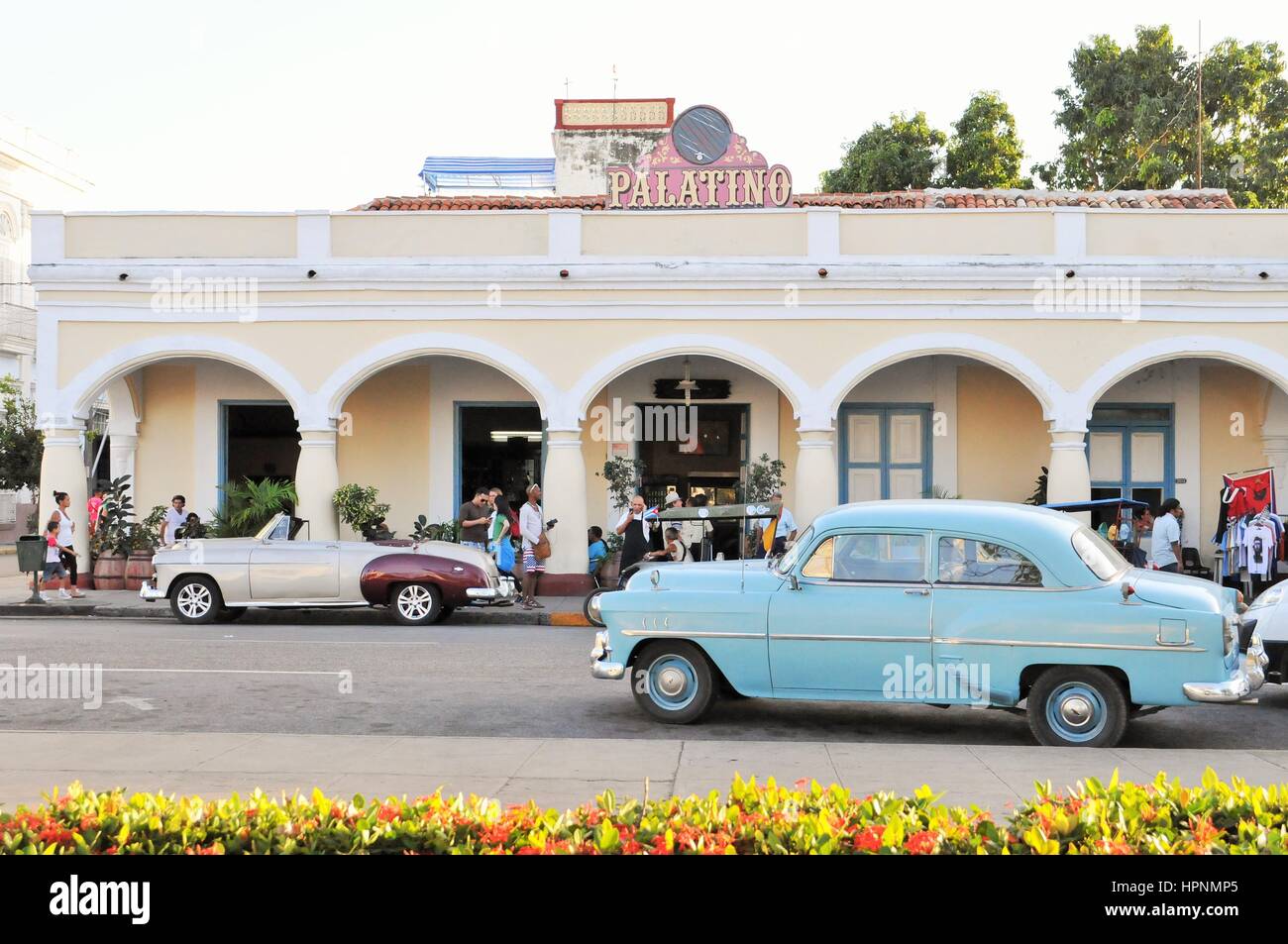 Classic cars in Cuba Stock Photo - Alamy