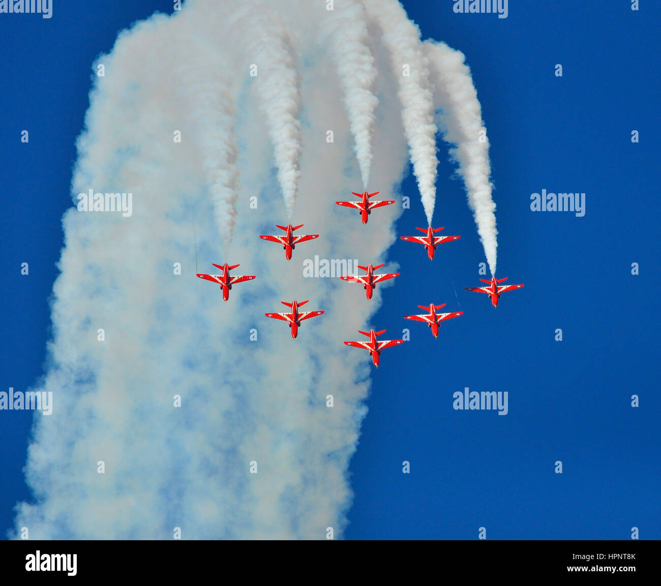 Loop red arrow hi-res stock photography and images - Alamy