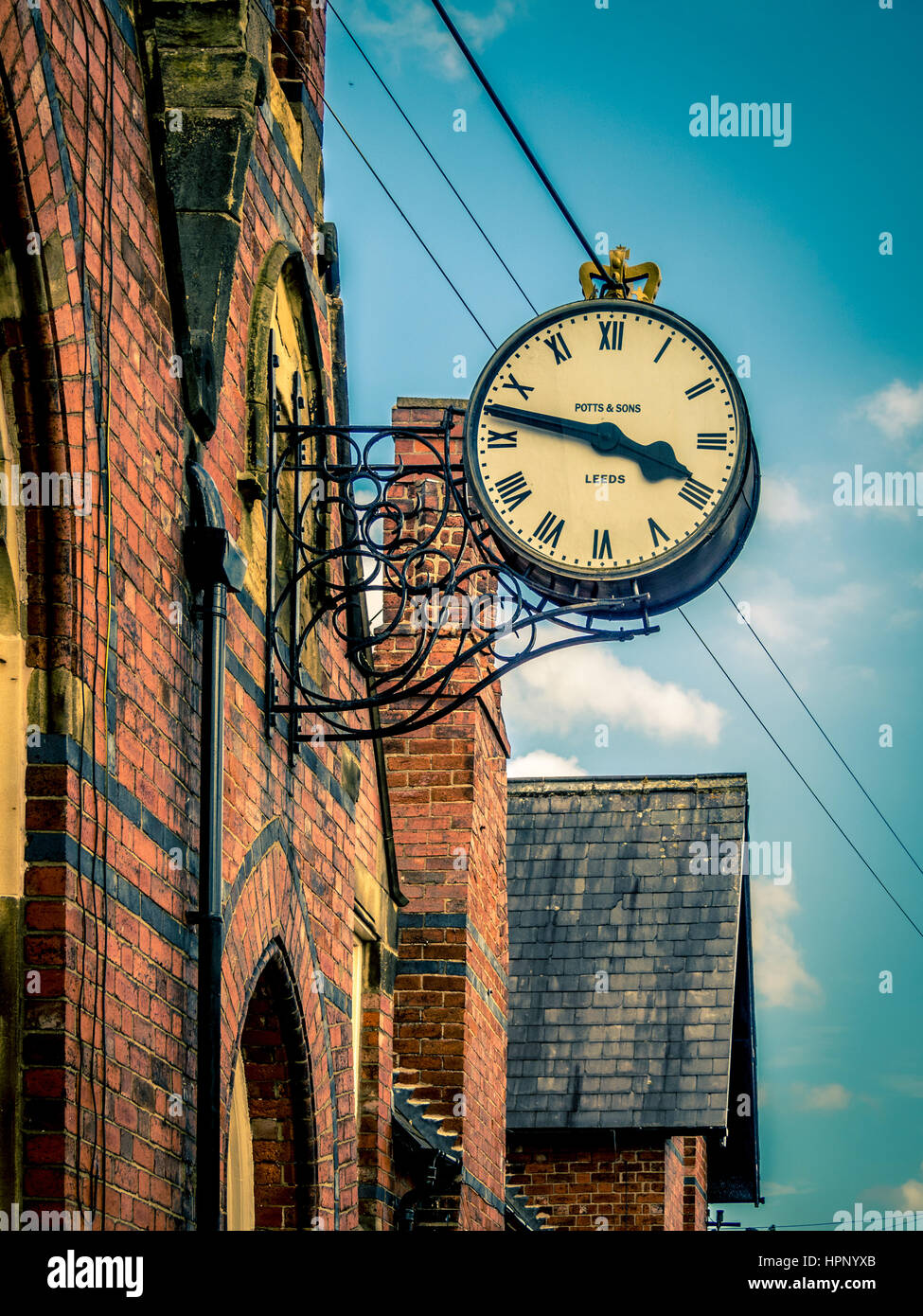 Potts of leeds clock hi-res stock photography and images - Alamy