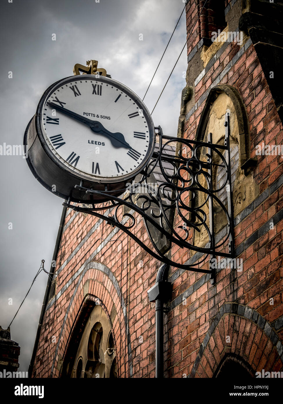 Potts of leeds clock hi-res stock photography and images - Alamy