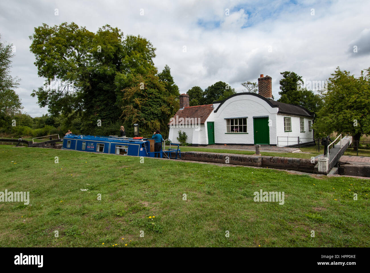 Lowsonford Lock No 31 and quaint barrel roofed lock keepers house on ...