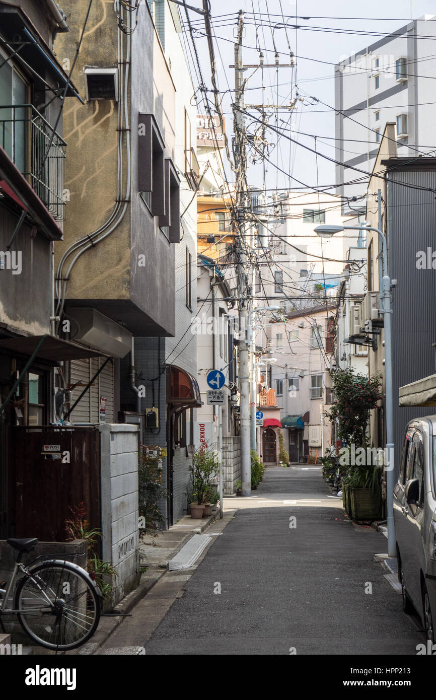 Narrow tokyo street hi-res stock photography and images - Alamy