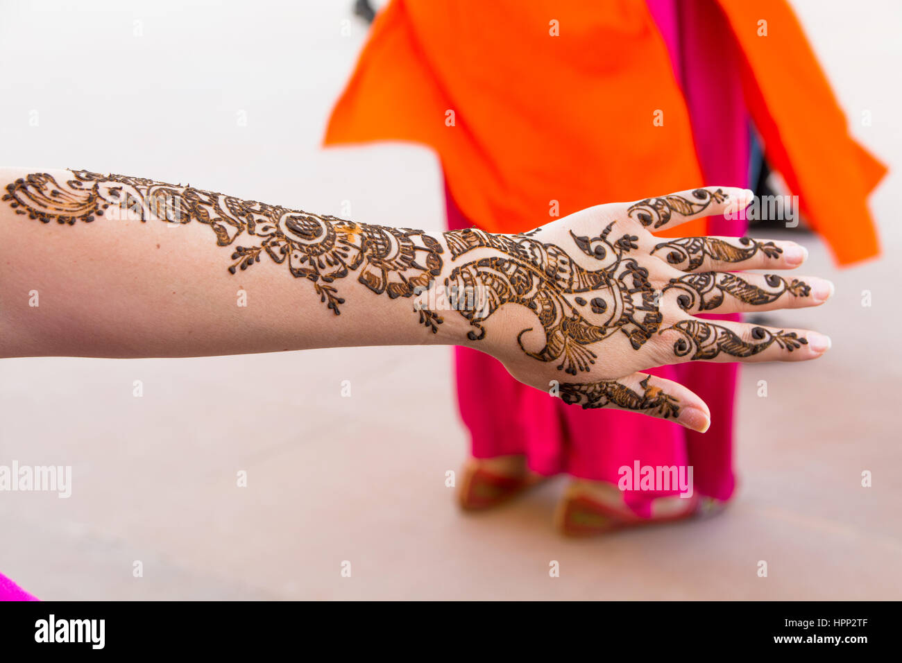 Cropped Hand Of Woman With Heena Tattoo Stock Photo - Alamy