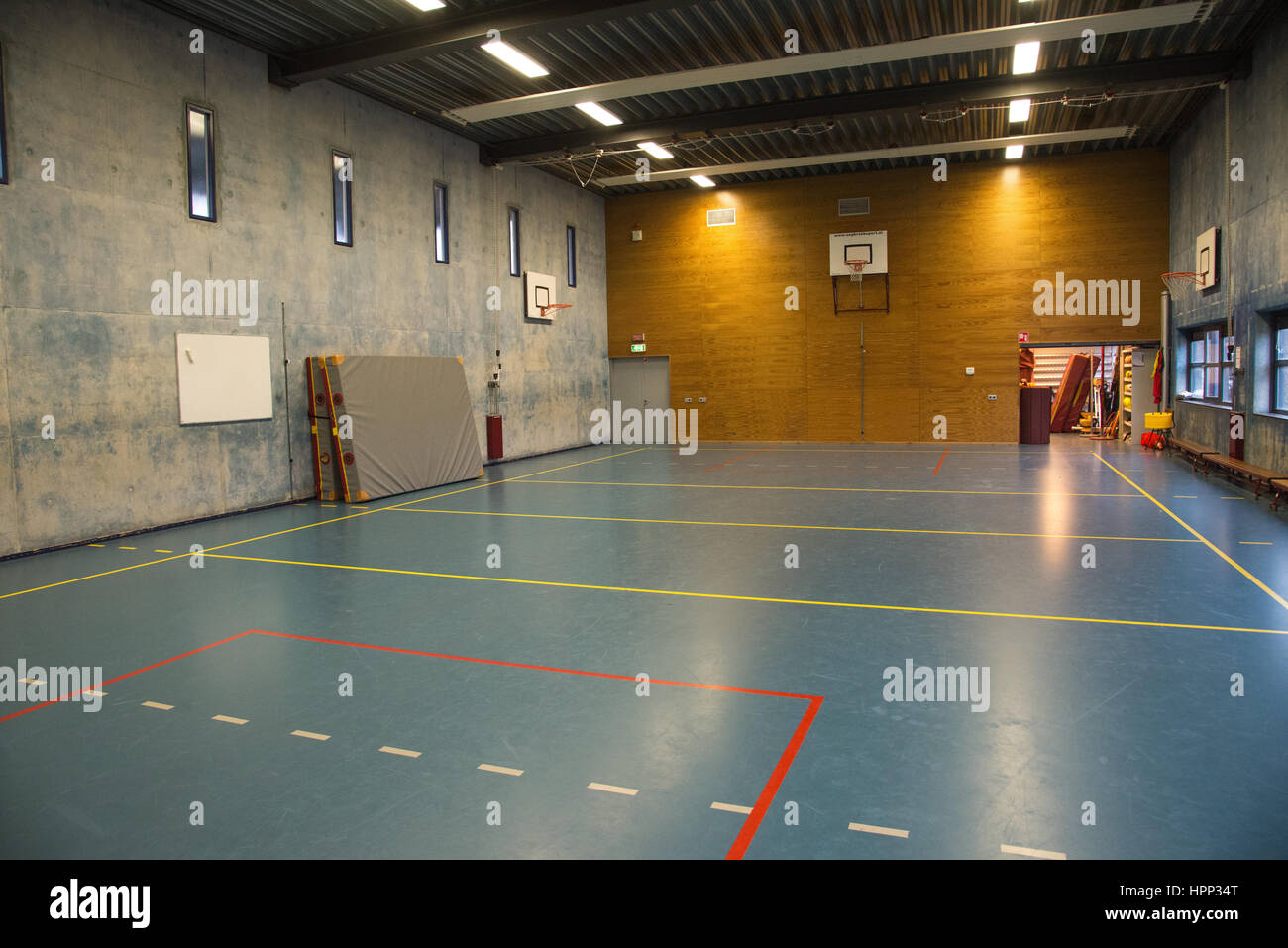 empty gym at school Stock Photo - Alamy
