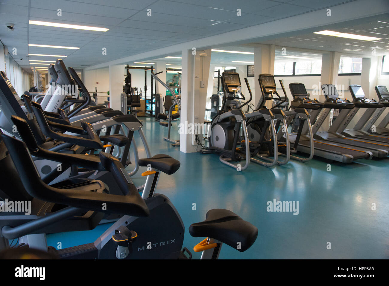 empty sports gym Stock Photo - Alamy