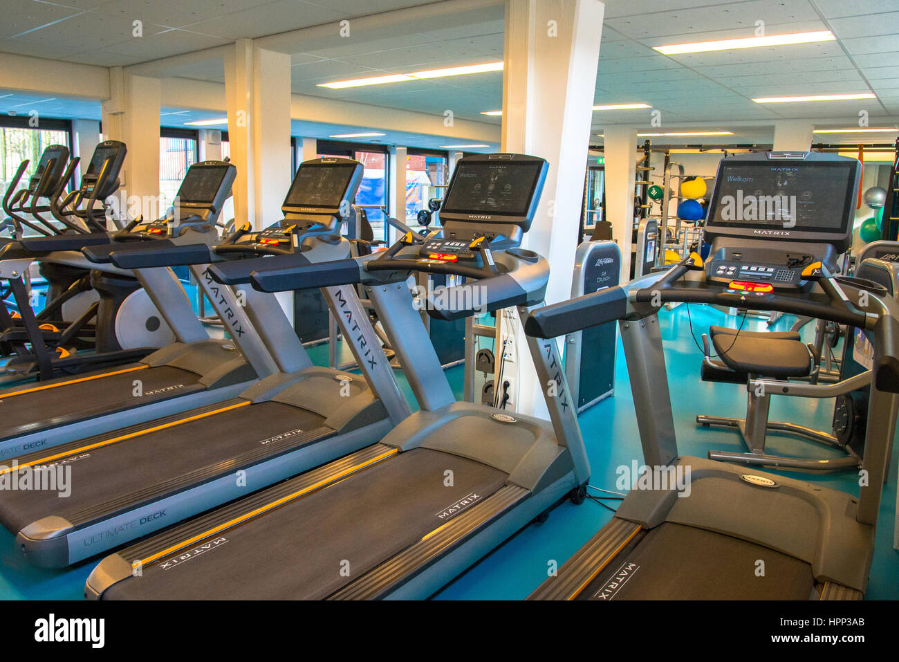 empty sports gym Stock Photo - Alamy