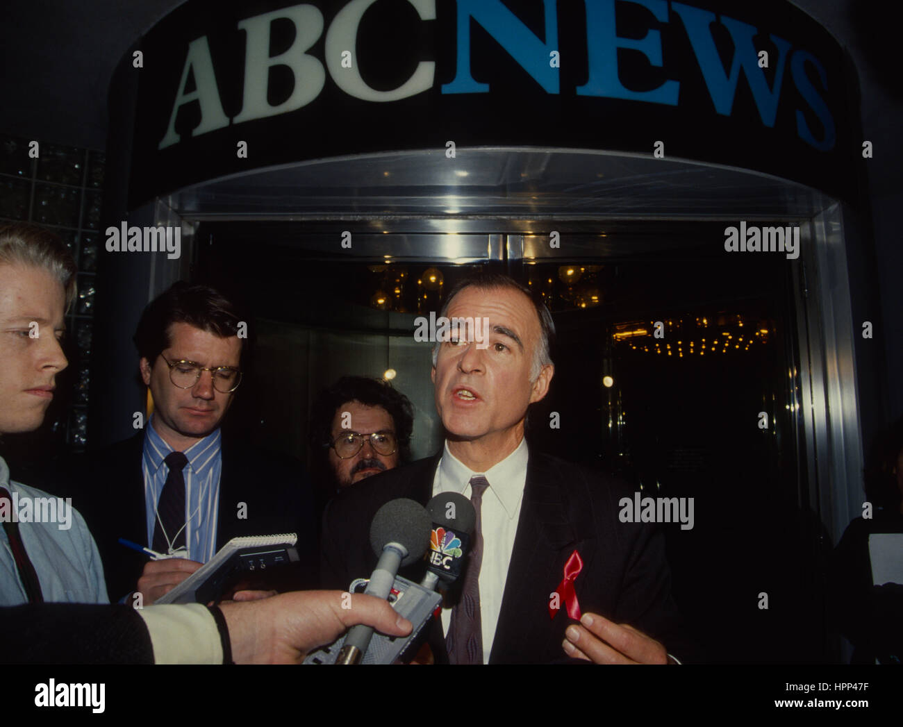 California Governor and Presidential candidate Jerry Brown talks with ...