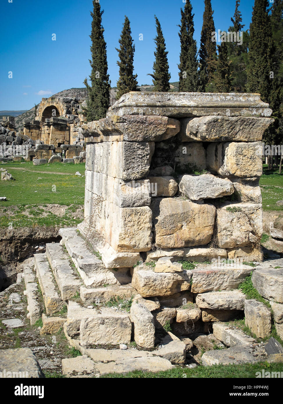 Ancient roman structures hi-res stock photography and images - Alamy