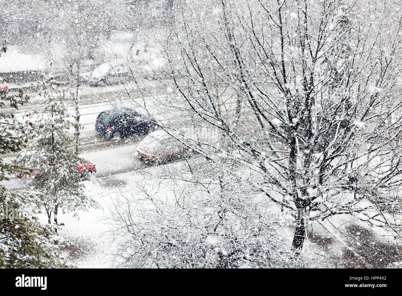 Heavy snowfall or snowstorm in urban area or city Stock Photo - Alamy