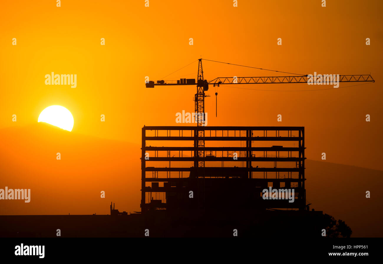 Construction workers building mexico hi-res stock photography and ...