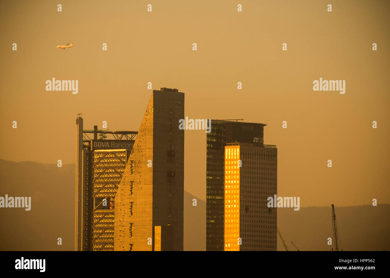 Construction workers building mexico hi-res stock photography and ...