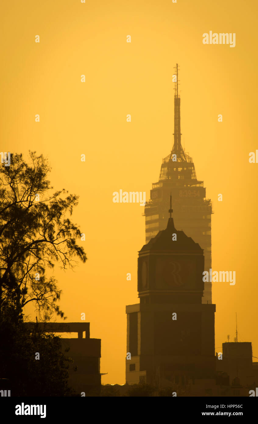 Construction workers building mexico hi-res stock photography and ...