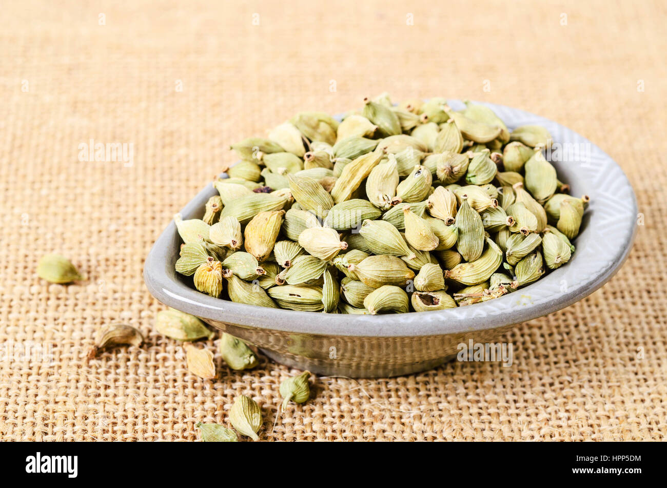 Whole dried green cardamon hi-res stock photography and images - Alamy