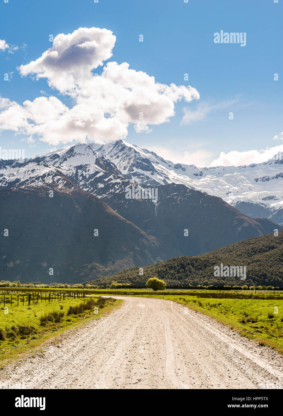 Matukituki Valley, Road to Mount Aspiring, Mount Aspiring National Park ...