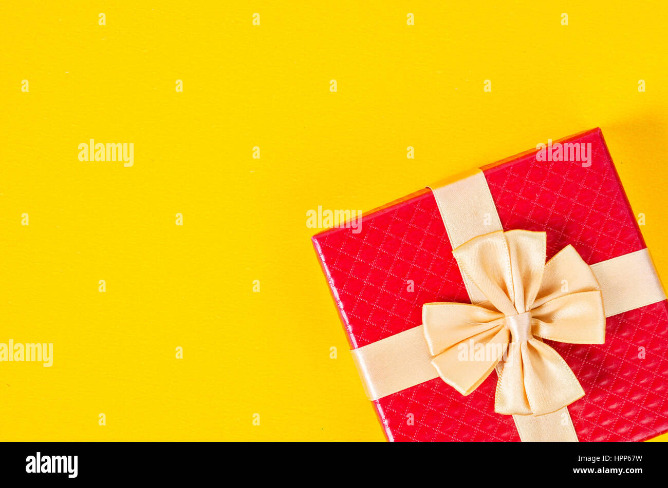 Yellow color background hi-res stock photography and images - Alamy