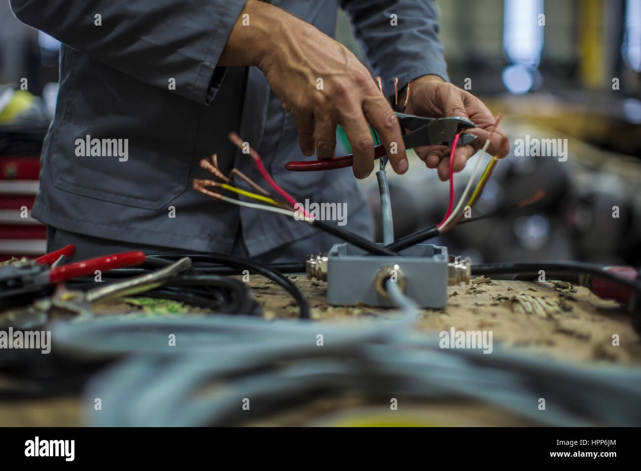 Mechanics hands hi-res stock photography and images - Alamy