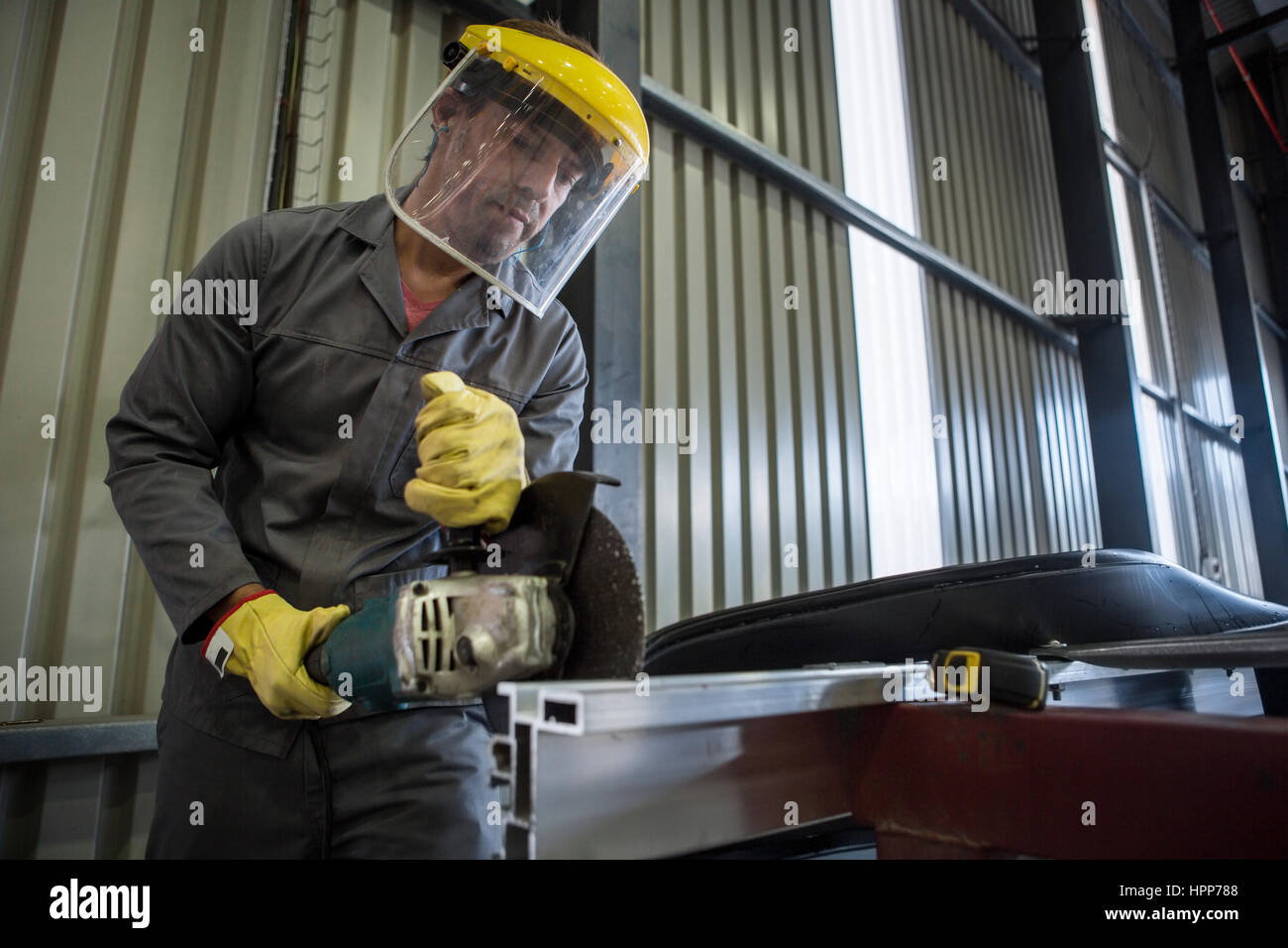 Man using buzz saw hi-res stock photography and images - Alamy