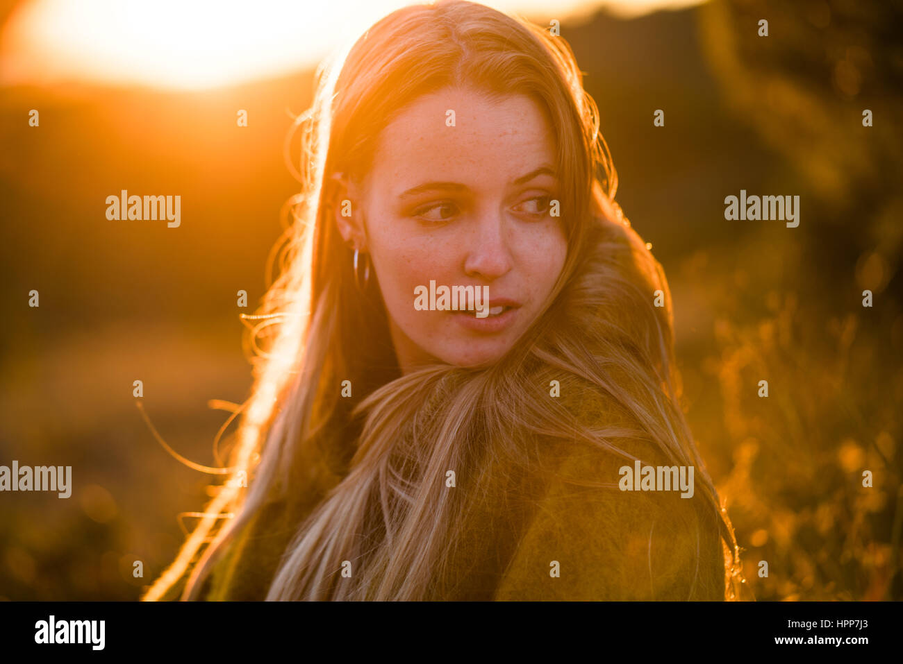 Woman turning sideways hi-res stock photography and images - Alamy
