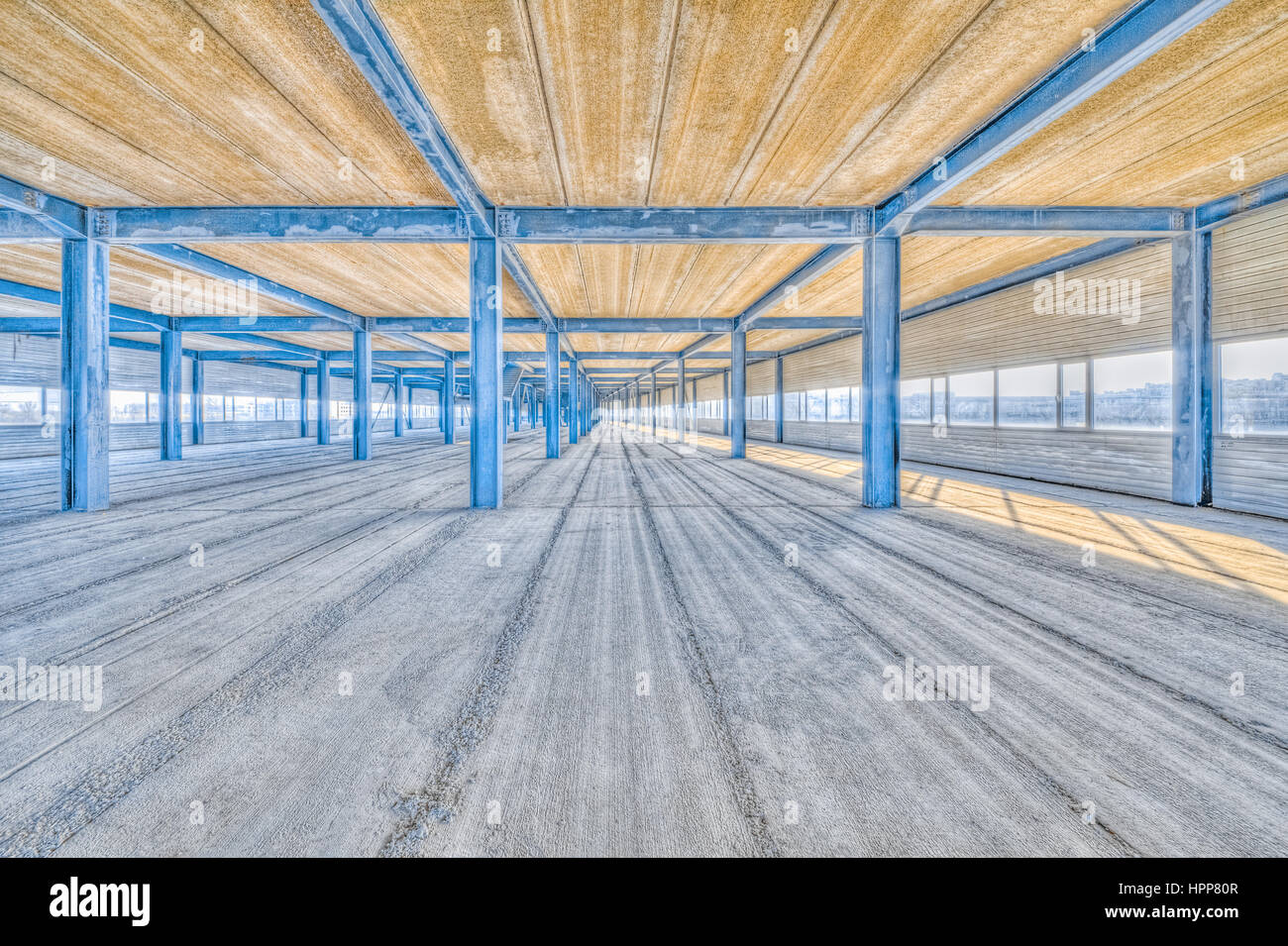 Empty warehouse office hi-res stock photography and images - Alamy