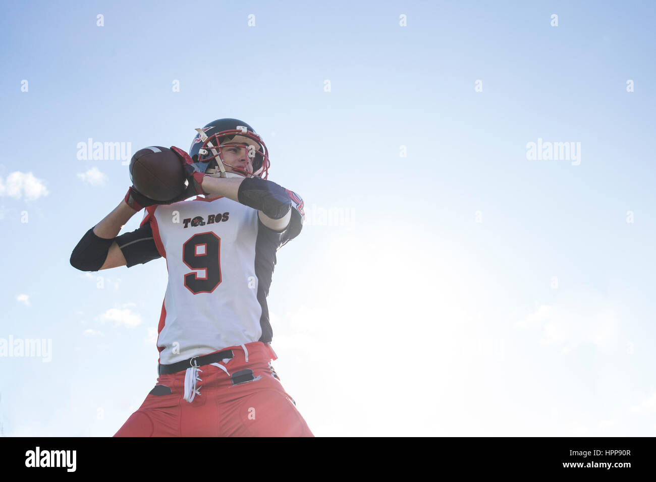 American football player throwing the ball during a match Stock Photo ...