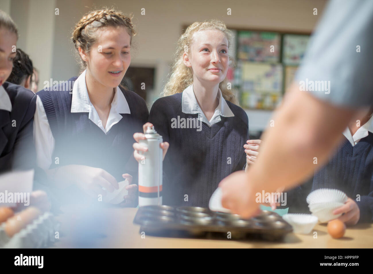 Cooking school girls hi-res stock photography and images - Alamy