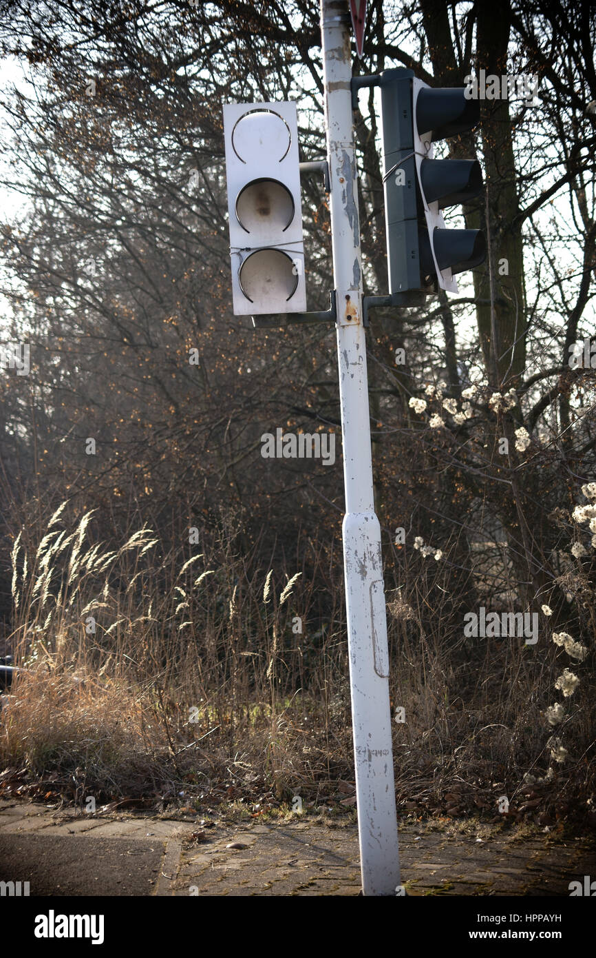 The scaffold of a shut-down traffic light without lights Stock Photo ...