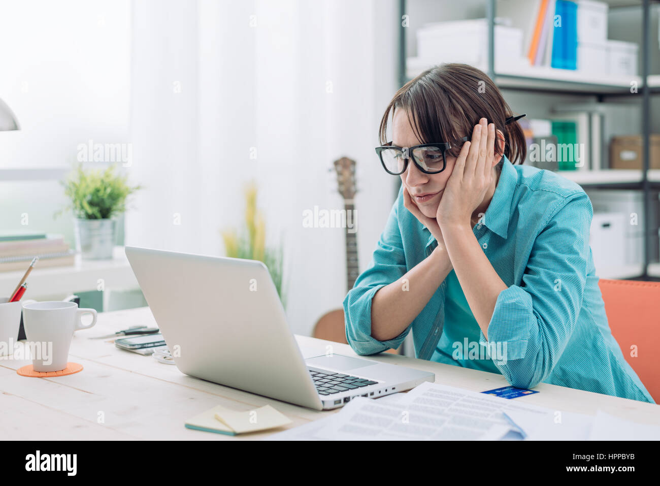 Bored office desk staring computer hi-res stock photography and images ...