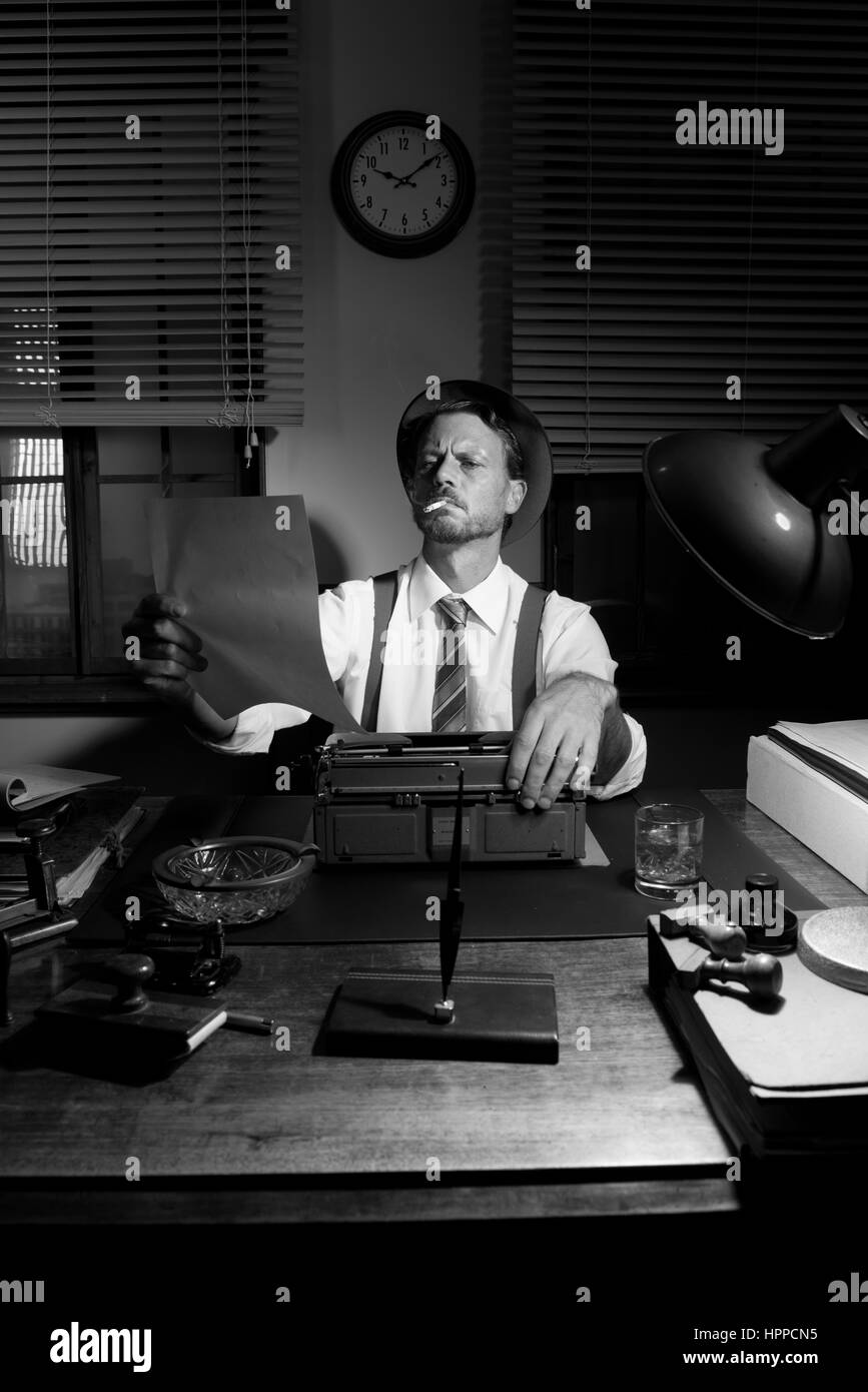 Reporter 1950s hi-res stock photography and images - Alamy