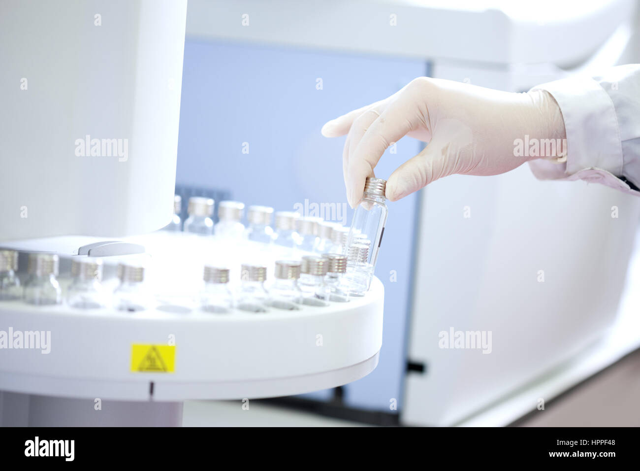 Technician loading sample vials in autosampler rack Stock Photo - Alamy