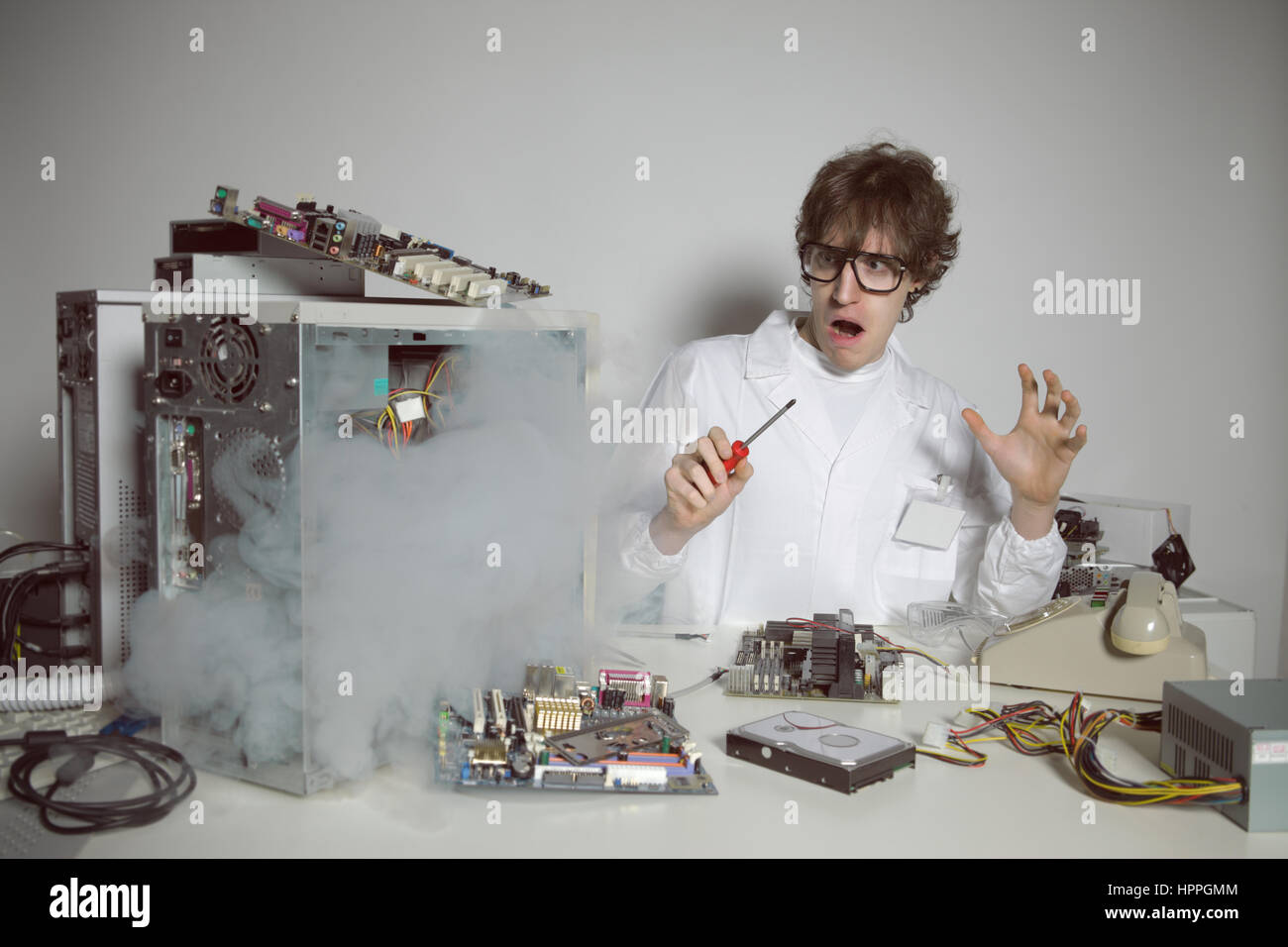 Repair a computer hi-res stock photography and images - Alamy
