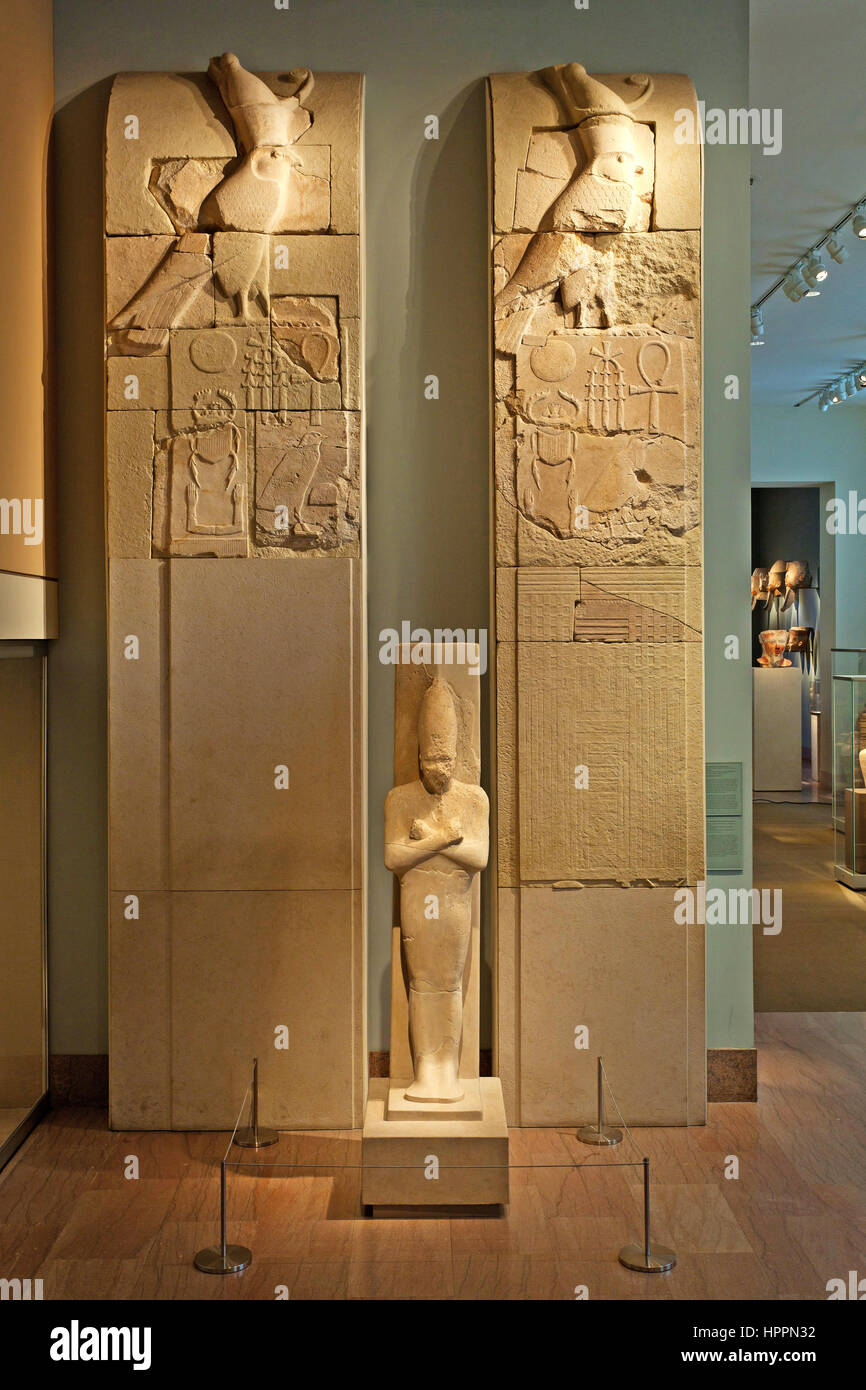 Middle kingdom pyramid hi-res stock photography and images - Alamy