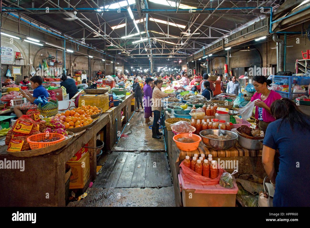 Psar Chas - the "old market" in Siem Reap showing traders selling their ...