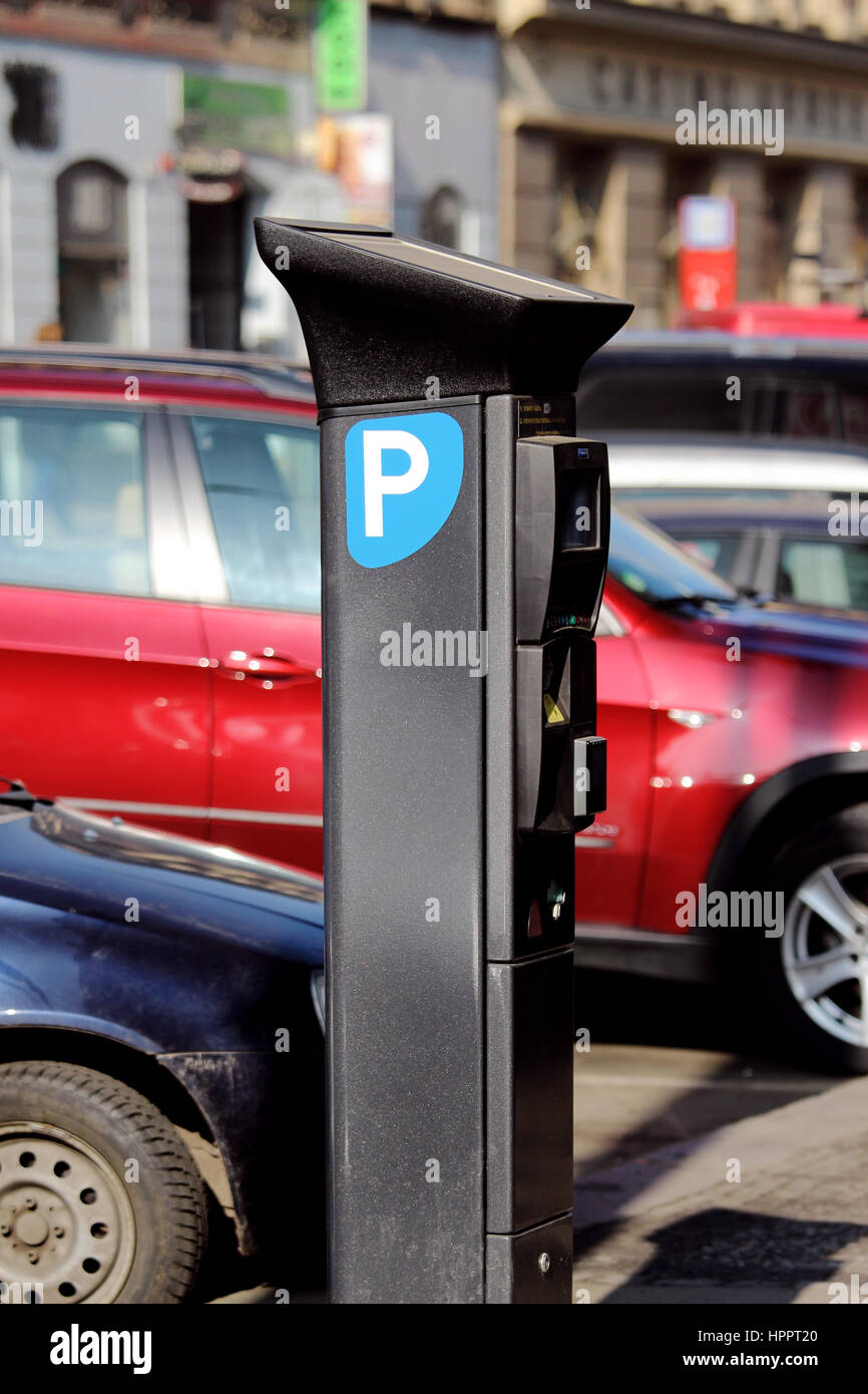 Parking symbol on pay station hi-res stock photography and images - Alamy