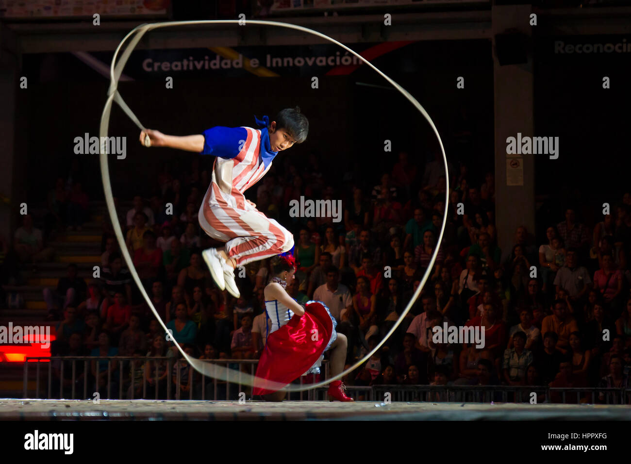 Chinese acrobatic show hi-res stock photography and images - Alamy